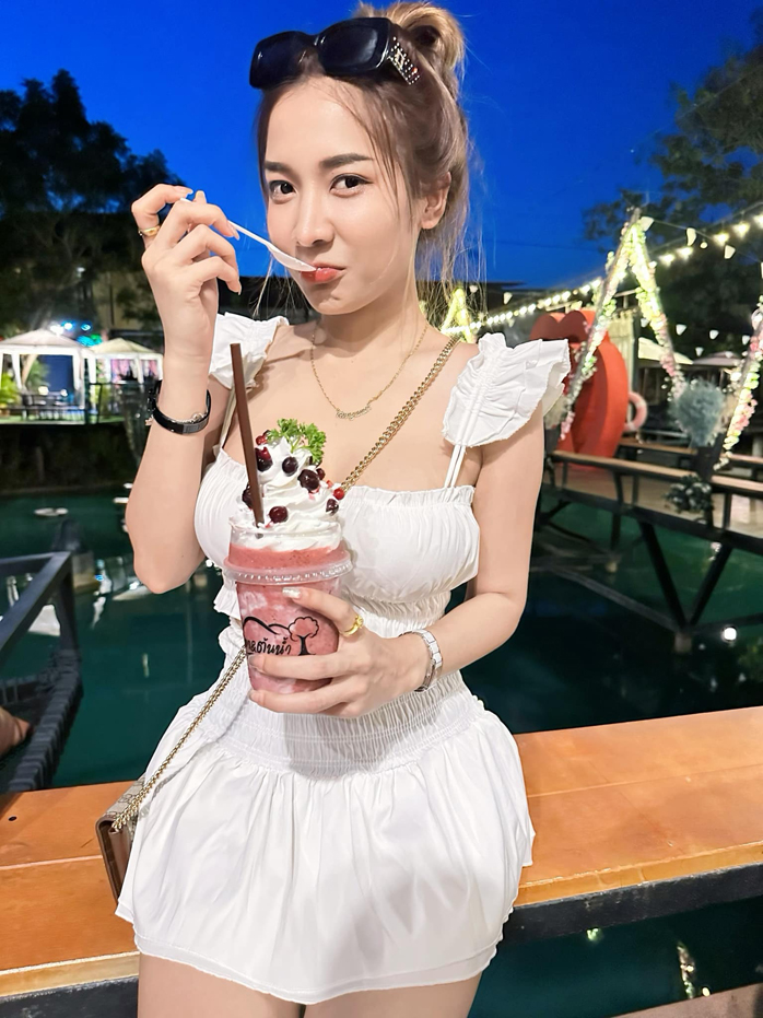 แนว กัญญมน Nawnee kanyamon เน็ตไอดอล สาวสวย สุดร้อนแรง ขวัญใจหนุ่มๆ